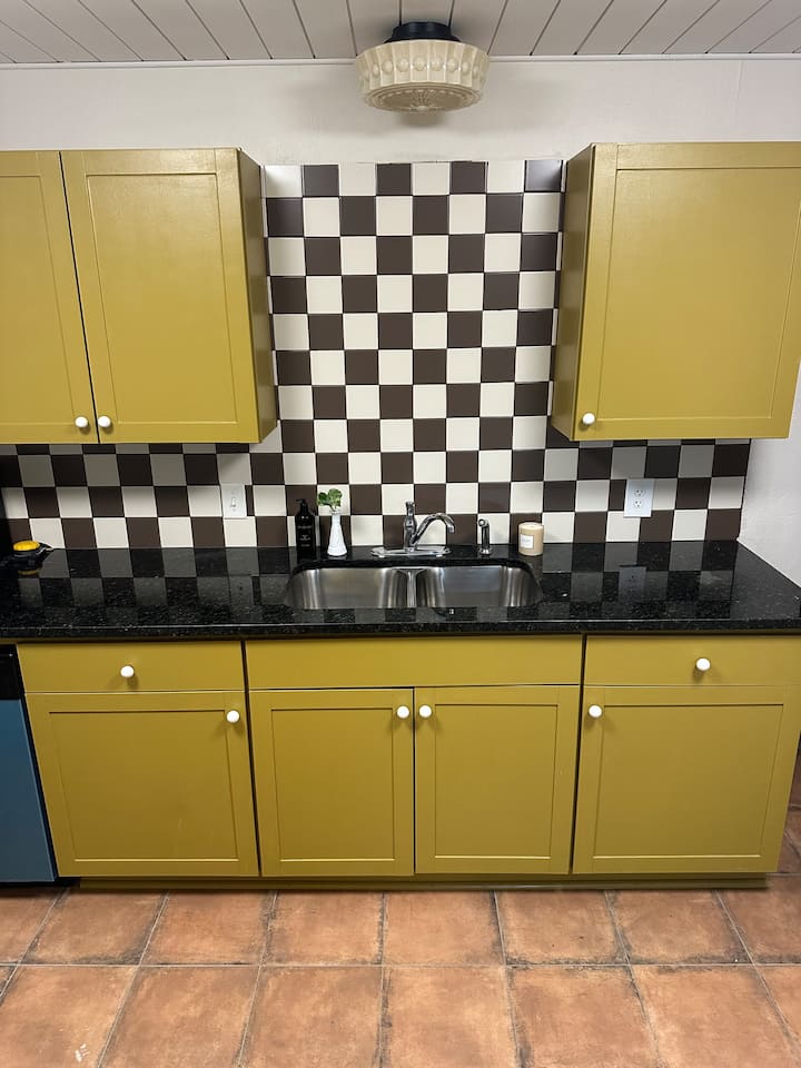Charming Four Bedroom Cottage Heart Of Lafayette ! - Lafayette, LA