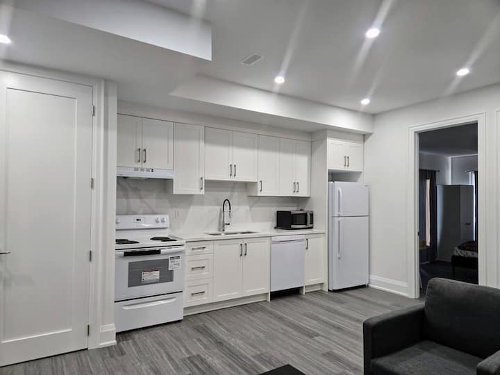 Cozy 2 Bedroom Peacful Family Getaway! - Vaughan