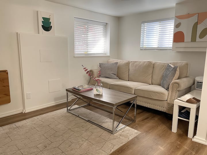 Cozy Guest Suite – Walk To Ocean & Shops - West Vancouver