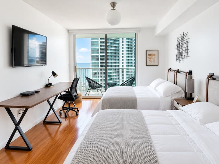 Brickell Bay Views 1br/1ba Free Parking (Sleeps 4) - Miami, FL