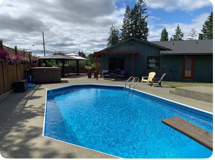 Beautiful Timber Frame Rancher Pool And Hot Tub - Cowichan Bay
