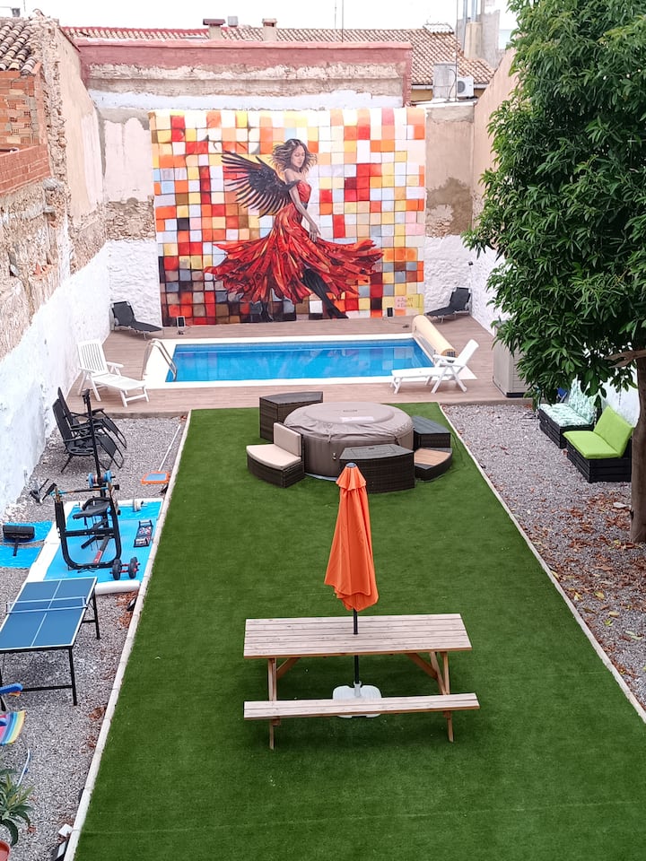 Licenced Traditional Spanish Village Home Retreat - Monserrat