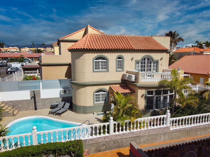 Villa Tamoma - Pool & Location - Playa del Inglés