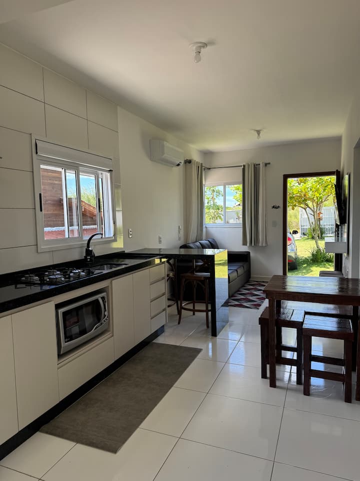 Casa 2 Quartos - 3 Ar Condicionado, Amplo Jardim - Imbituba