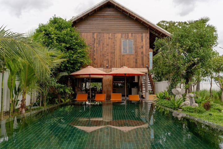 Wooden Rural Villa With Big Swimming Pool - Cambodia