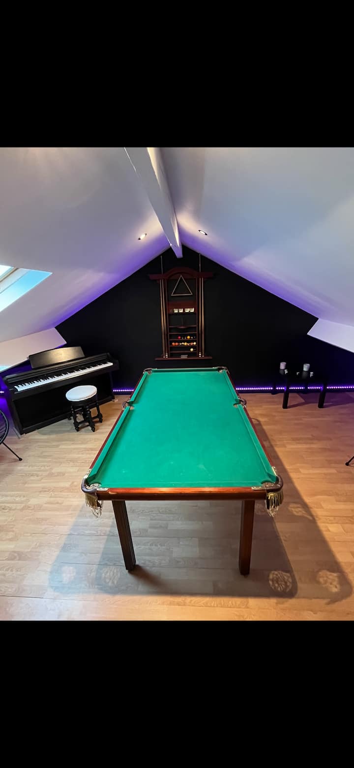 Mk House - Billard & Cinéma, Au Premier Rang - Brie-Comte-Robert