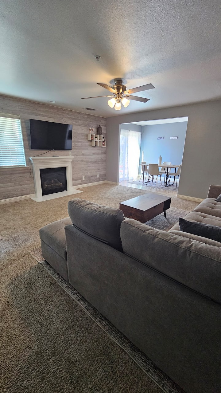 1 Minute To Bass Lake |Two Bed Apartment With Pool - Bass Lake, CA