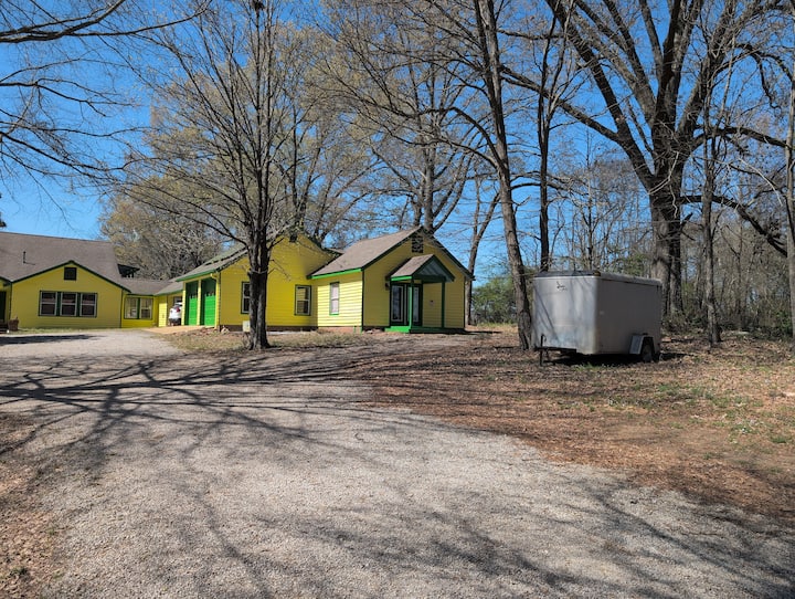 ~N~ Bunkhouse - スタークビル, MS