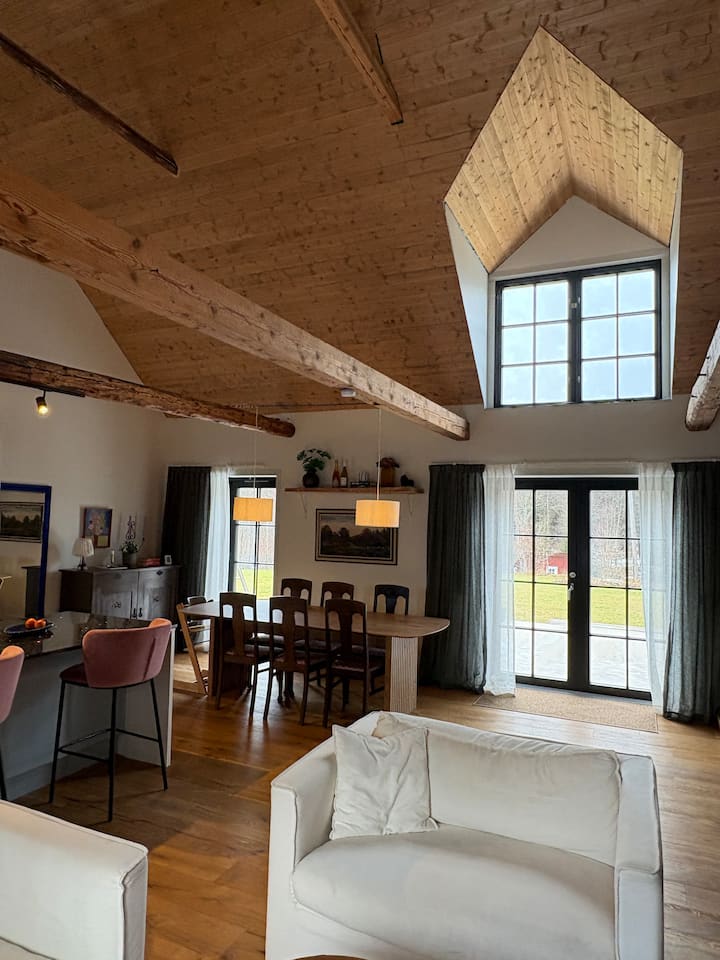 Unikt Boende I Nyrenoverad Ladugård! - Emmaboda