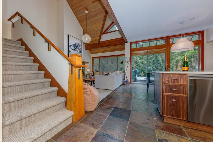 3bd/3ba Townhome Hot Tub, Garage - Whistler Blackcomb