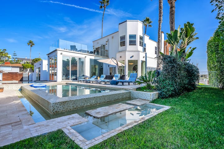 Urban Oasis, 3 Pools, Ocean Views, Steps To Beach - Manhattan Beach, CA