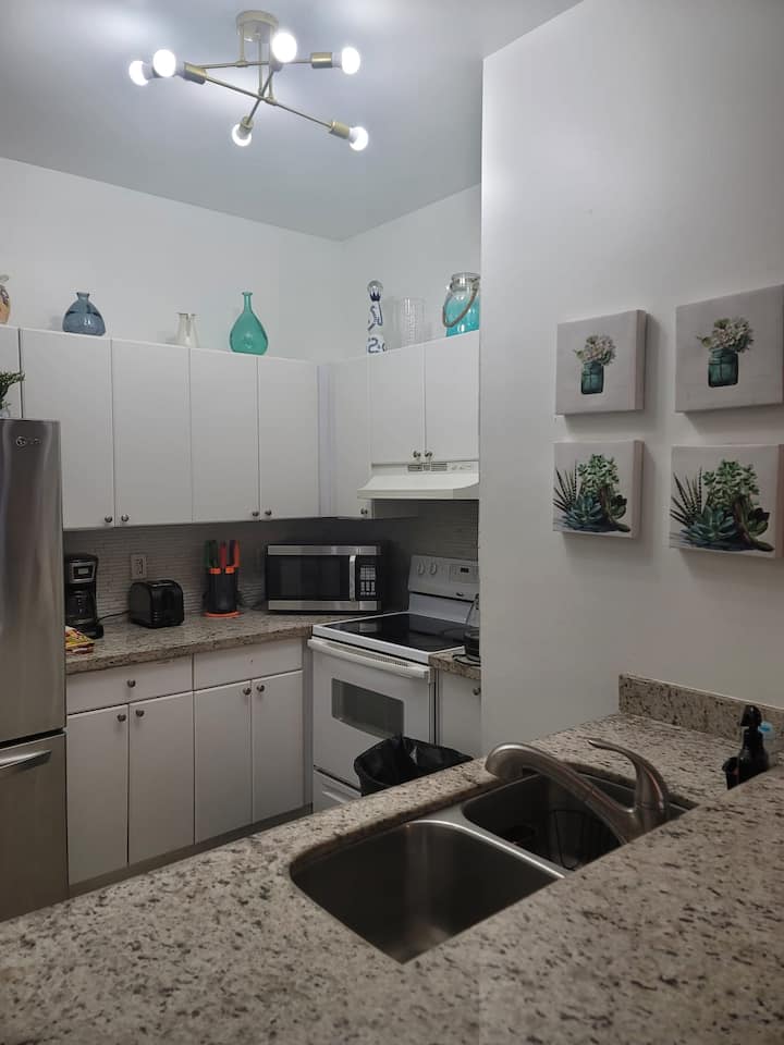 Fam Apart Near Mia Airport Malls - Miami, FL