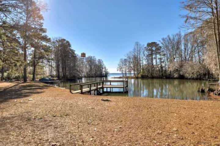 Nanny’s Lake Retreat - Lake Marion, SC