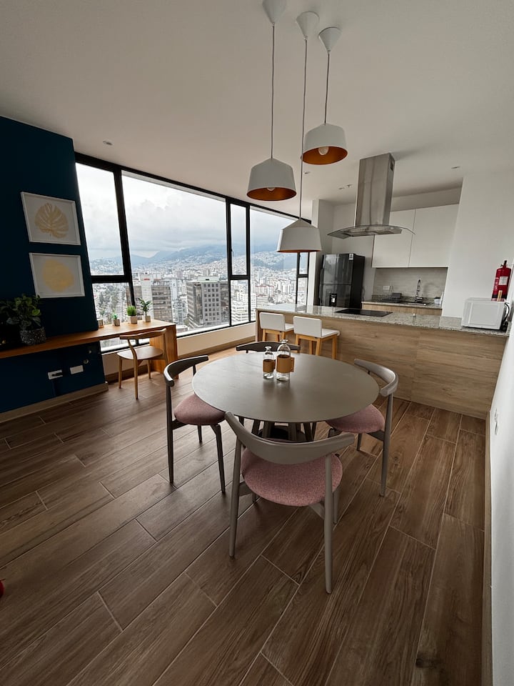 Cómodo Y Elegante Departamento - Quito