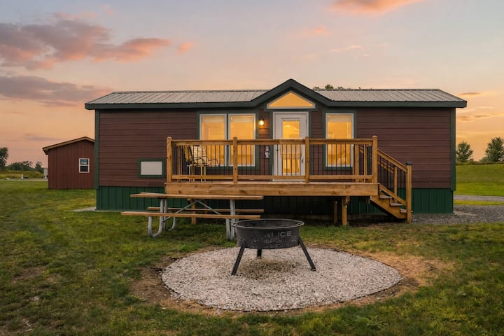 2-bedroom Style Cabin | Full Kitchen | Sleeps 5 - Lake Odessa, MI