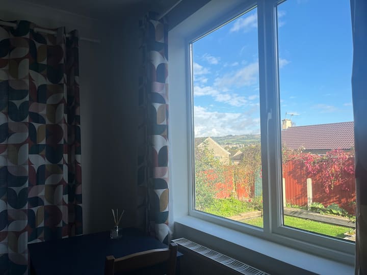 Guest Suite With Private Entrance & Kitchenette - Bath