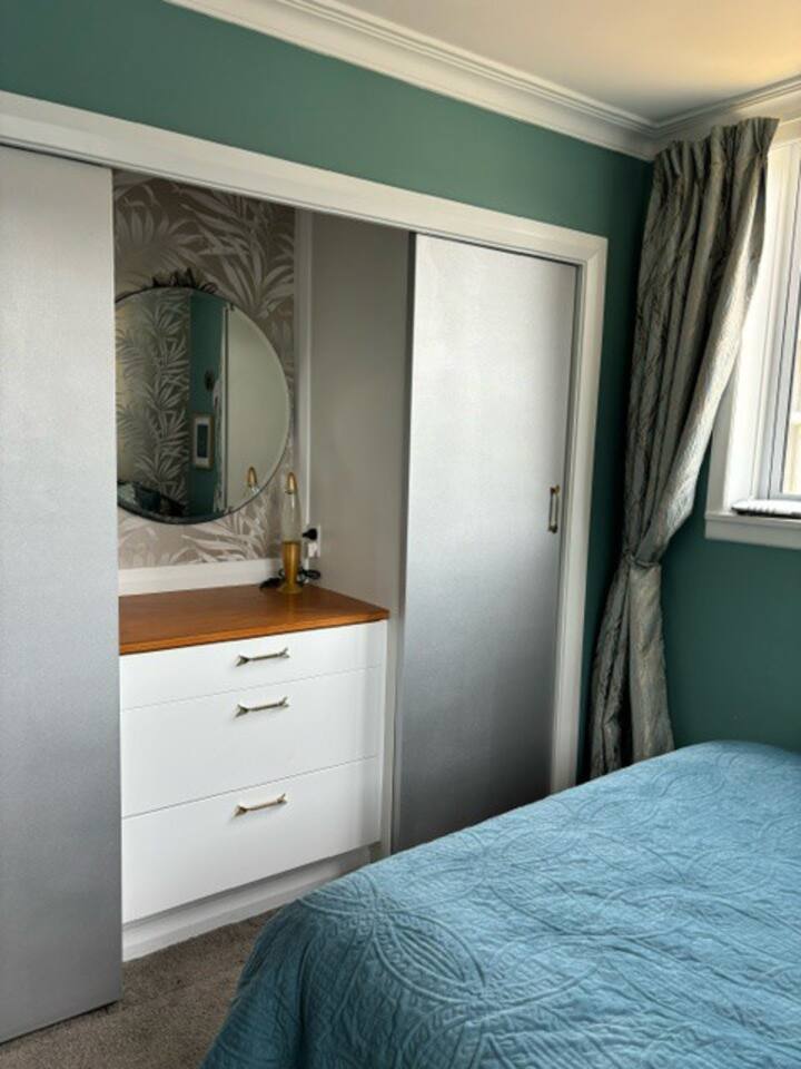 Deco Over Paihia
Private Entrance And Bathroom - Paihia