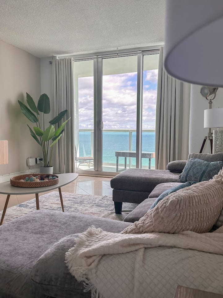 Oceanview Oasis 2br/2ba In Hollywood Beach, Fl - Hollywood, FL