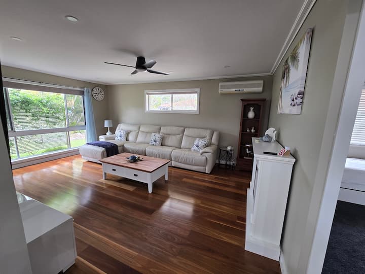 Dewdrop Inn
Gorgeous Coastal Home In Clontarf - Margate, Australia