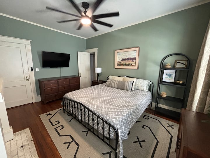 Vineville Cottage | Dogs Welcome - Mercer University, Macon