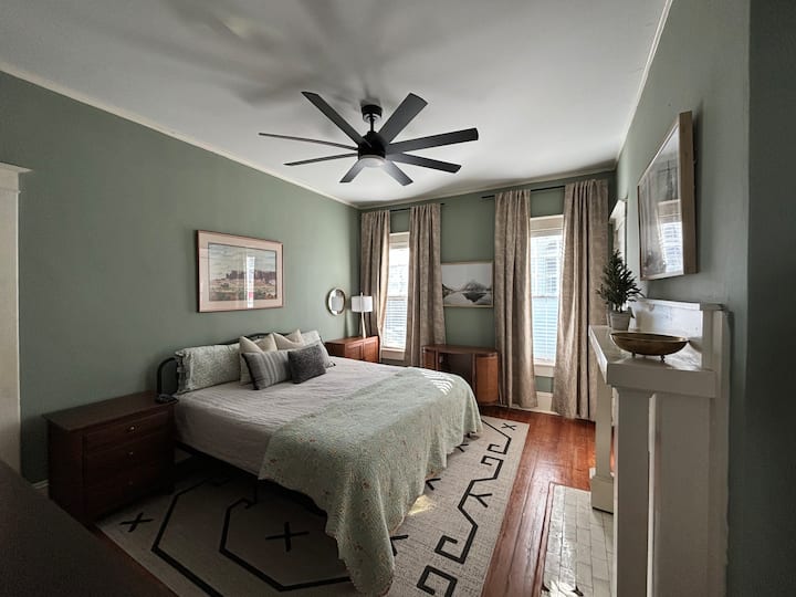 Vineville Cottage | Dogs Welcome - Macon, GA