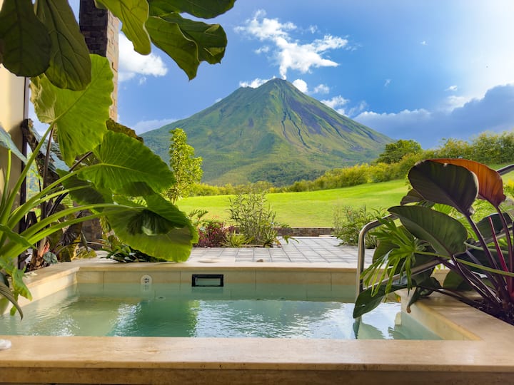 Villa Tabacón, Un Volcán En Su Jardín. - La Fortuna