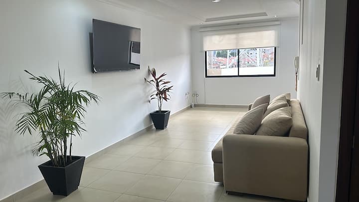Encantador Apartamento Con Wifi Y Vista - Cuenca - Cuenca