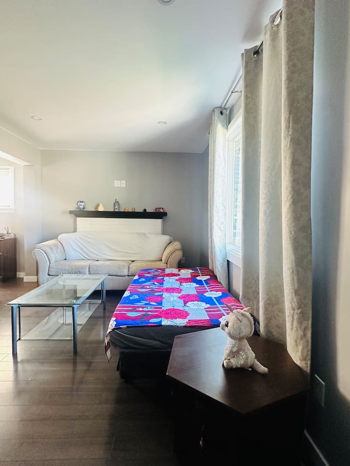 Stay Near Airport & Essentials - London