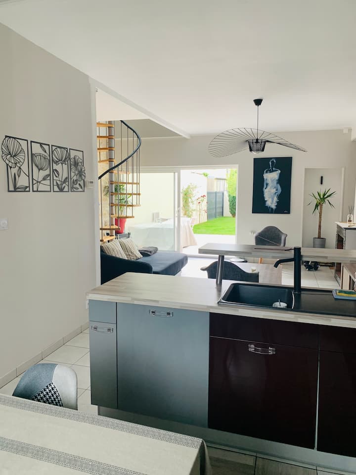 Charmante Maison De Ville + Jardin - Châteauroux