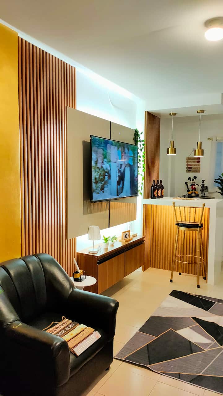 Your Daily Crib - Angeles
