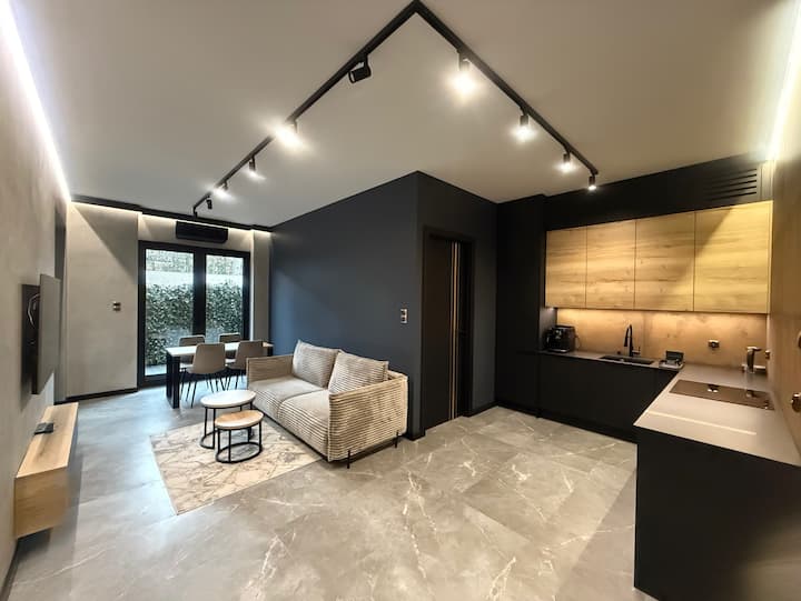 Deluxe Industrial Apartment Pool/sauna/gym&parking - Krakov