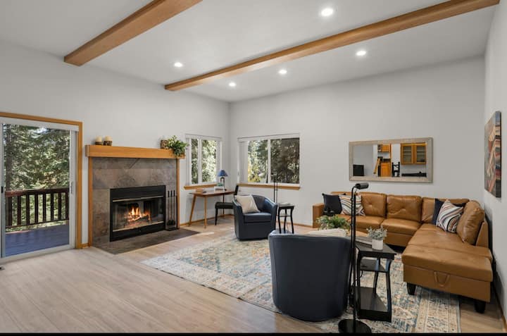 Newly Remodeled, Clean & Light, New Beds Sleeps 10 - Incline Village, NV