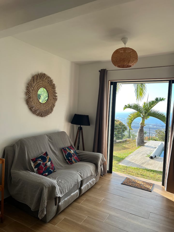 Bungalow Avec Vue Mer Et Piscine - La Réunion