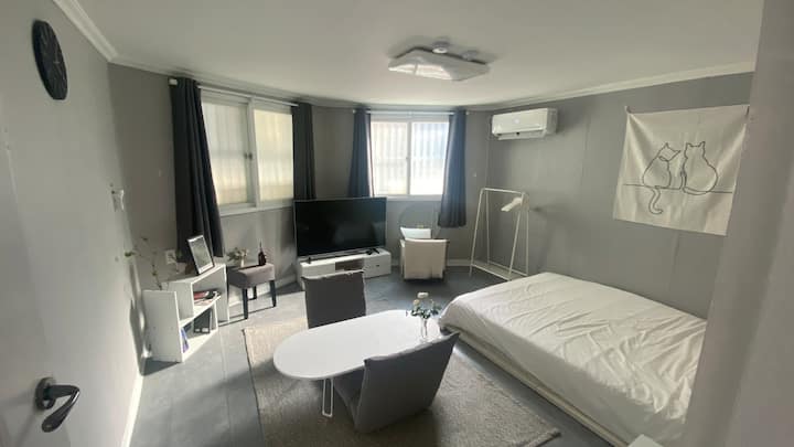 워니하우스
아주대병원.아주대•행궁동•컨벤션센터•광교호수공원•수원야구장•월드컵경기장 - Suwon-si