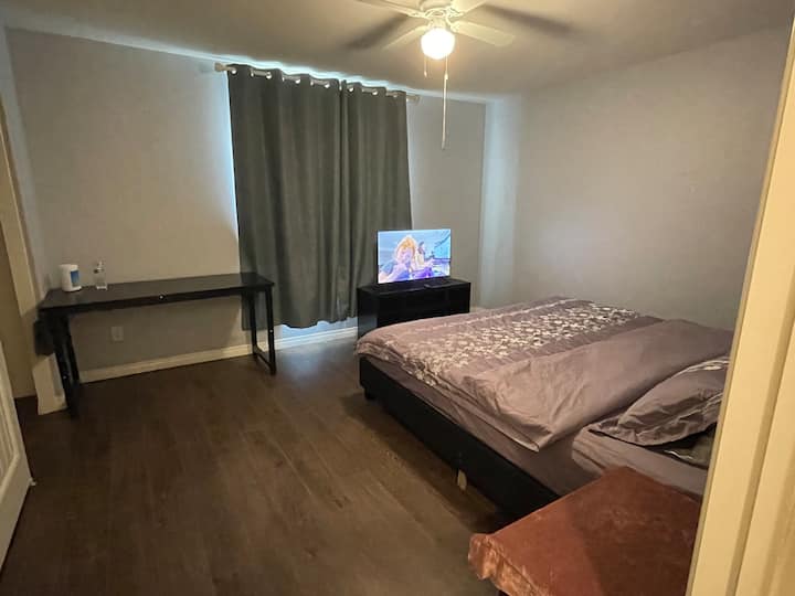 楼上6宽敞安静的套房 - Eastvale, CA