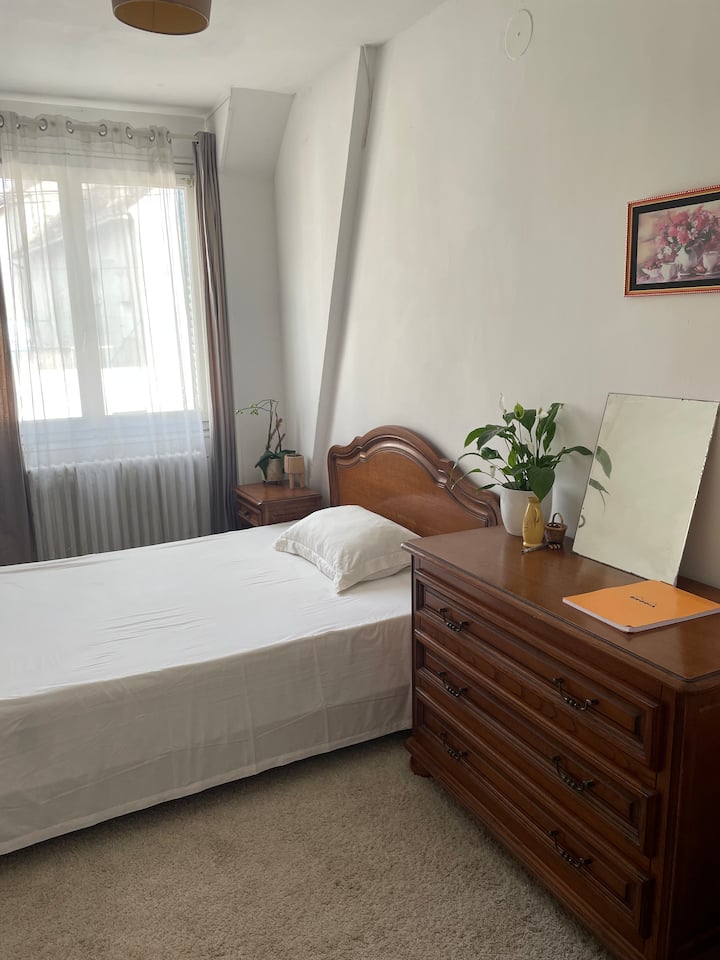 Room With A Double Bed. - Nemours