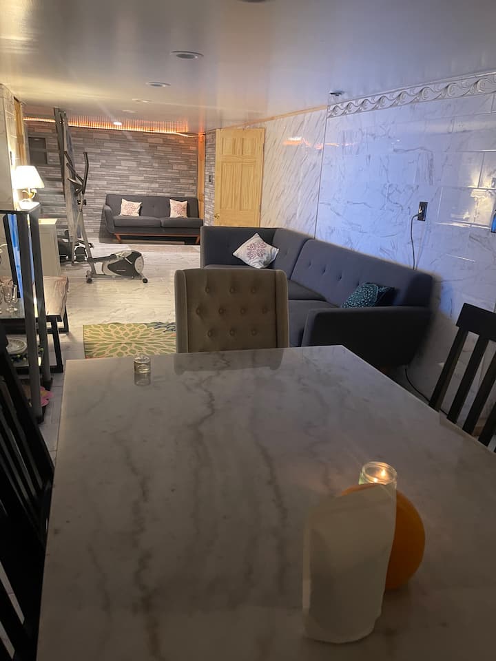 Apt In Buf- Elegant Basement- 4miles To Niagara - Buffalo, NY