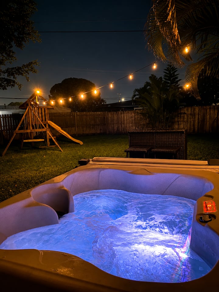Culdesac Home Hot Tub W/ Fenced Yard - Brevard County, FL