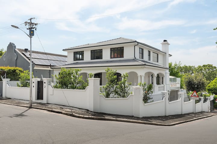 Newly Built 4br Oasis W/ Views, Private Pool & Gym - Cape Town