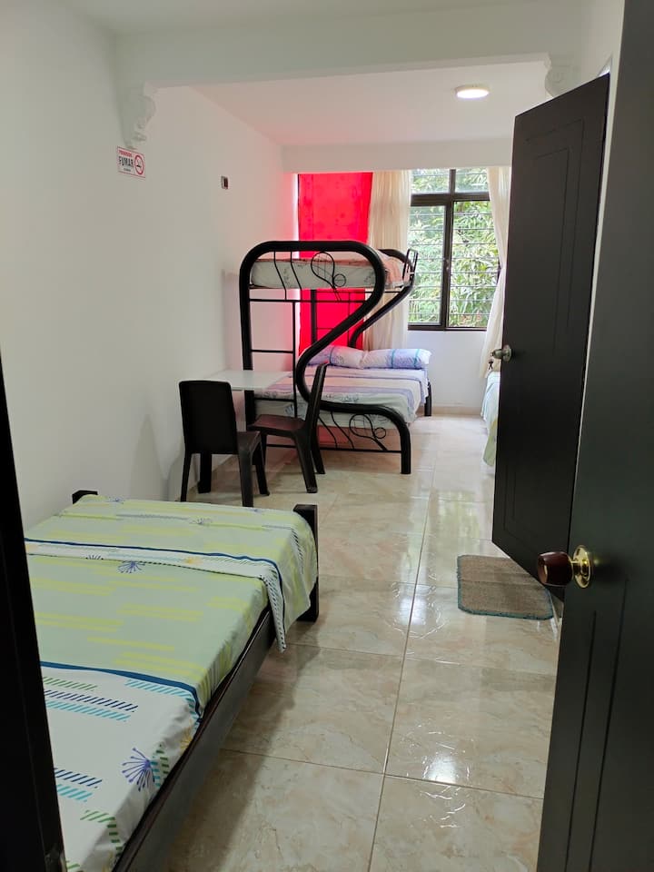 Habitación Independiente 4 Personas En Cali - Cali