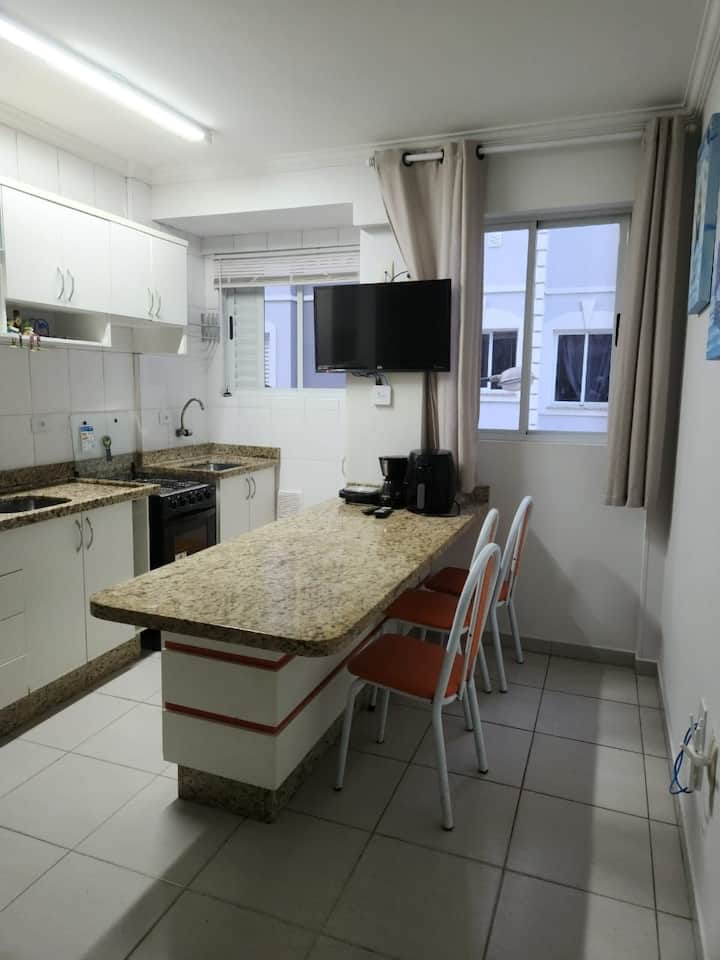 Apto Bem Localizado - Meia Praia - Itapema
