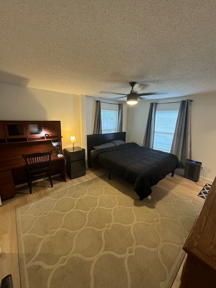 California King Master Bedroom - Charleston, SC