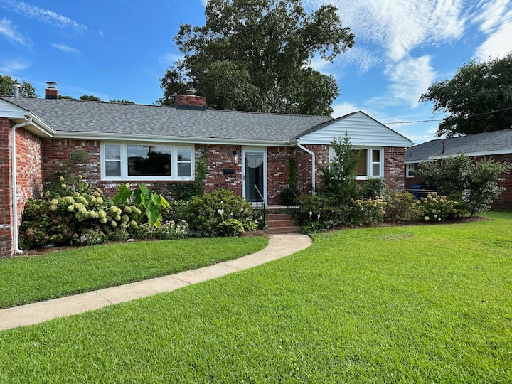 Beach Cottage - Virginia Beach, VA