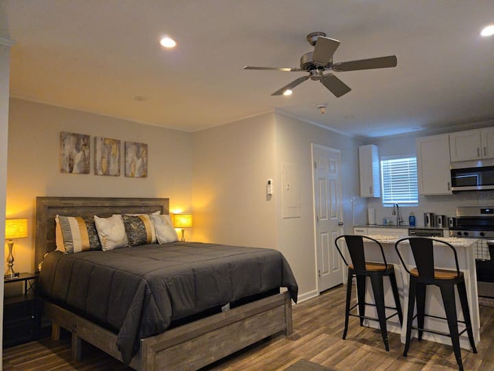 Beautiful Upstairs Studio Apartment - 14 - Louisiana State University, Baton Rouge