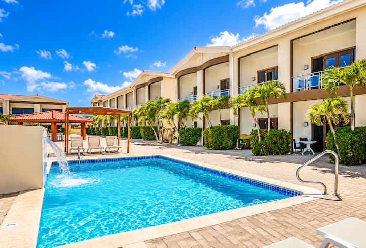 Eagle Beach Luxe Duplex Condo -Walk To The Beach! - Aruba