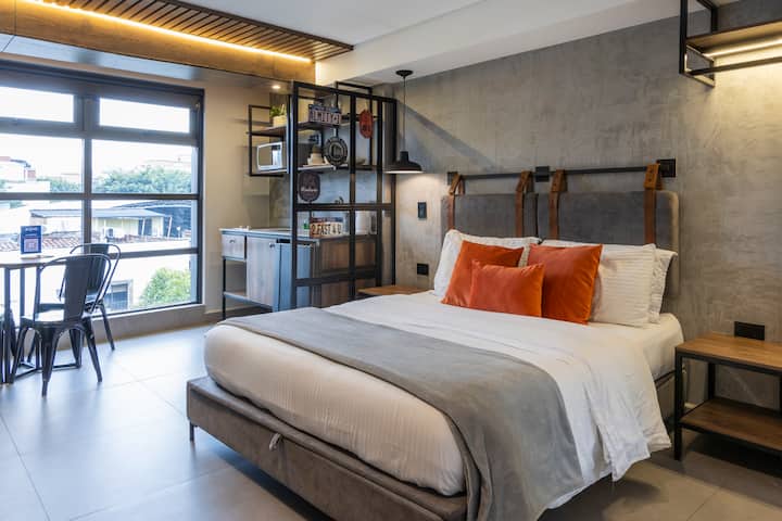 Modern Loft In The Heart Of 70 | Wifi | Ac - Medellín, Colombia
