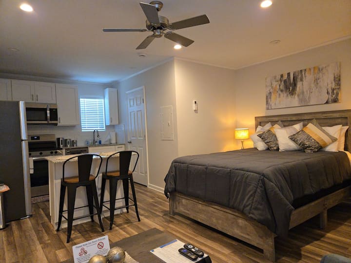 Apt 7 - Beautiful Studio Apartment - Dn Stairs - Baton Rouge, LA