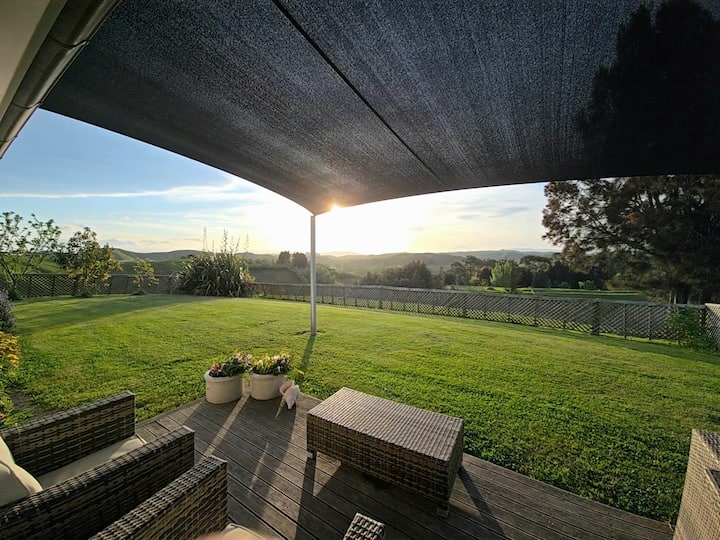 Country Cottage, Fabulous Views. - Napier