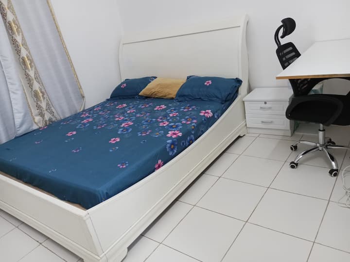 Cozy Room In Two Bed Apartment - Sharjah