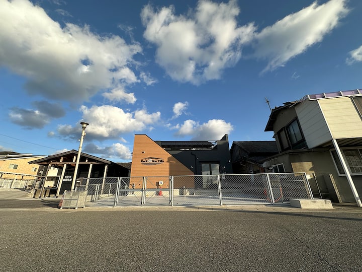 淡路島西岸・尾崎海水浴場すぐ・広々バルコニー付2階建て貸別荘・ドッグラン併設（14名様までok） - Awaji